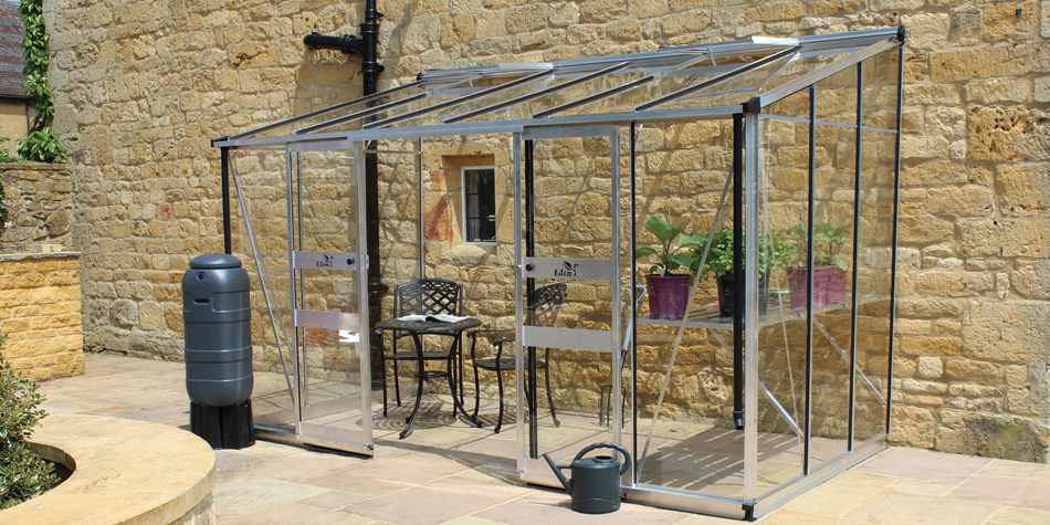 Växthus i olika storlekar finns hos Skånska Byggvaror